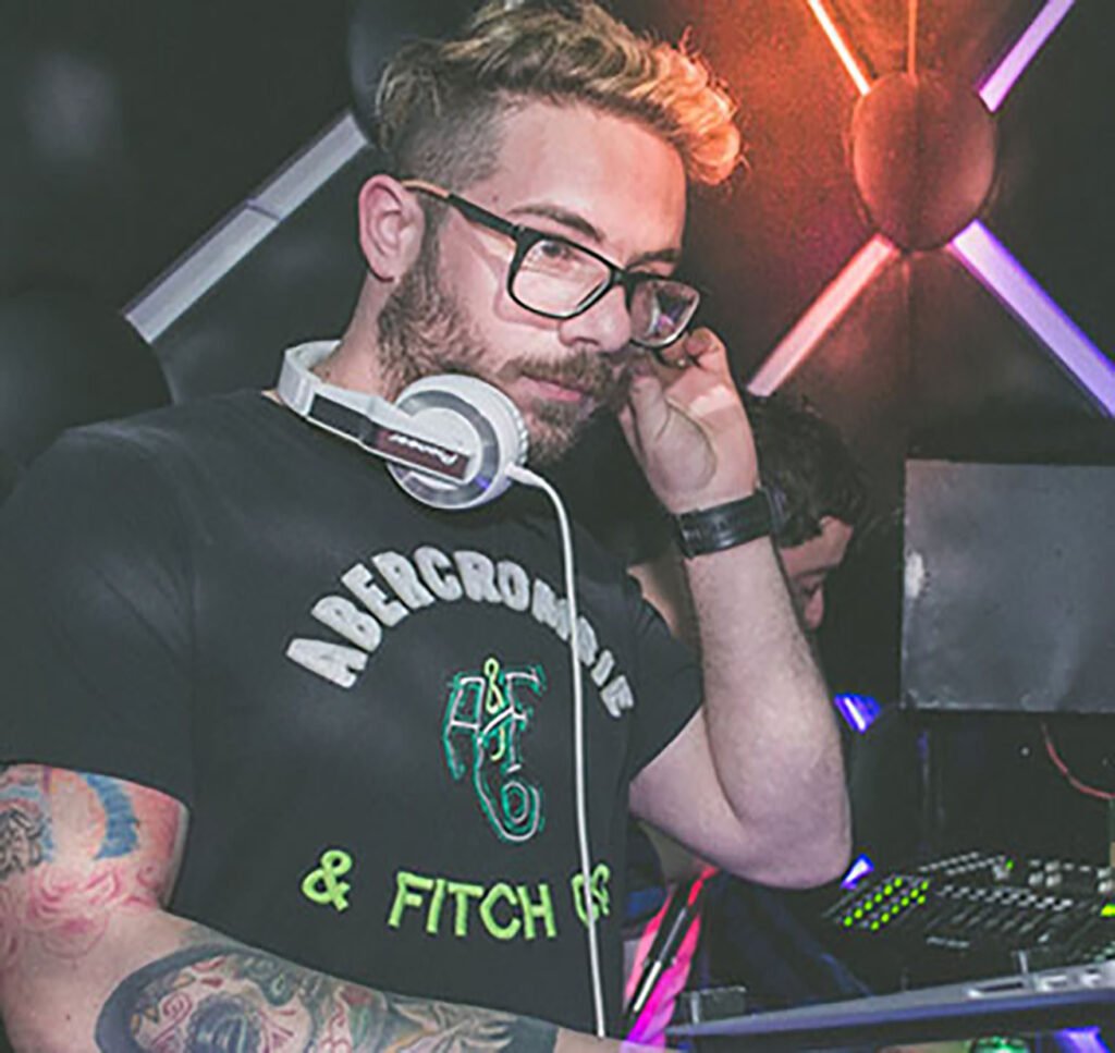 Contratar a Kevo DJ al: 011 5452-1766 / DJ en vivo